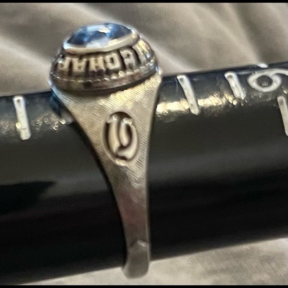 1982 Jostens Class Ring Size 7 - Gem